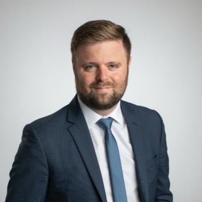 Dave Lee - Journalist Profile - Intelligent Relations