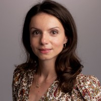 Laura Onita - Journalist Profile - Intelligent Relations