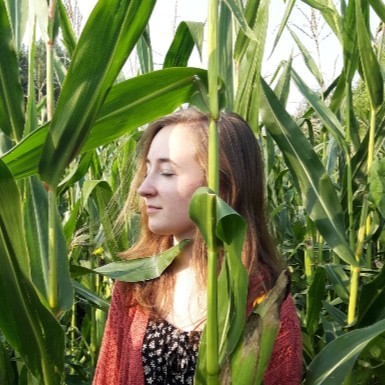 Hannah Beach - Journalist Profile - Intelligent Relations